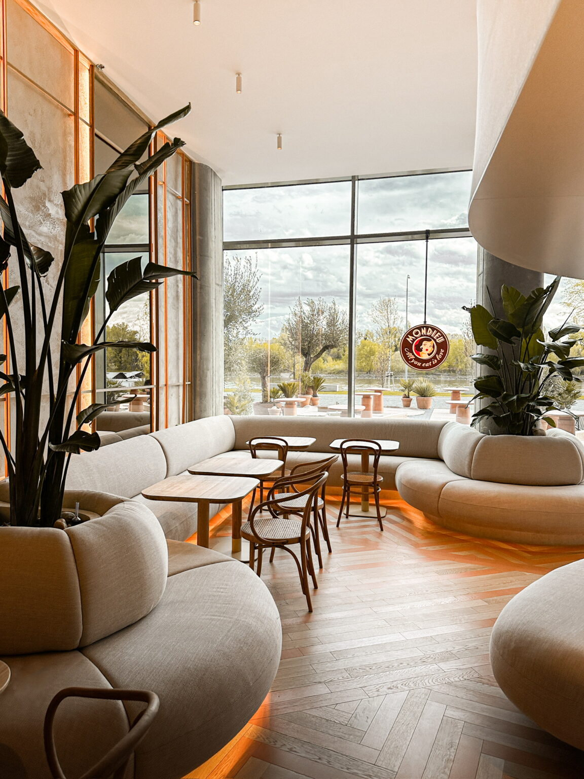 Eurovea 2 | Menu | Mondieu